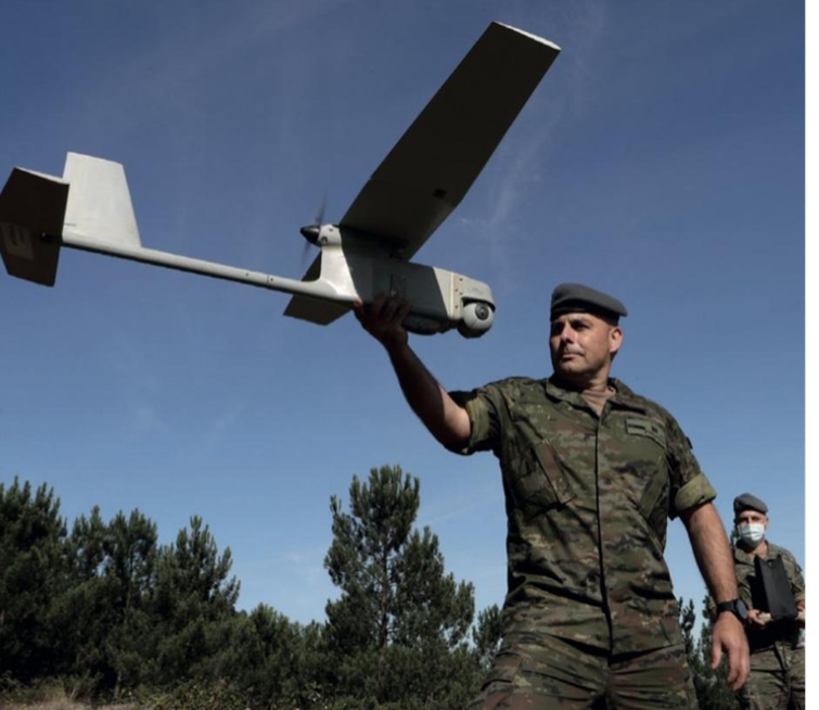 LA MINISTRA DE DEFENSA CONOCE LAS CAPACIDADES DEL RQ-11B RAVEN EN SU ...
